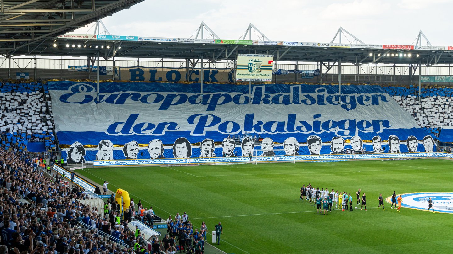 Choreografie zum Europapokal-Jubiläum: 1. FC Magdeburg